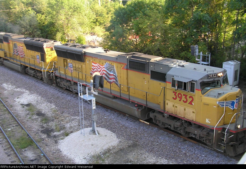 Up 3932 and company get their green @ Mitchell